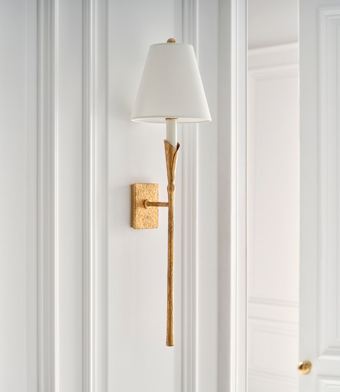 Aiden Large Tail Sconce - CHD2506 | Visual Comfort